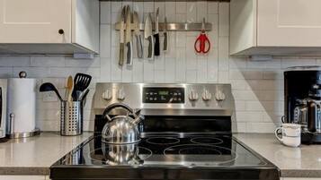 Casa | Cozinha privada | Um forno, uma placa de cozinha, uma máquina de lavar louça