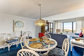 Apartamento em Condomínio Fechado | Cozinha privada | Um forno, uma placa de cozinha, uma máquina de lavar louça