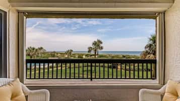 Condo | Sala de estar | TV de tela plana