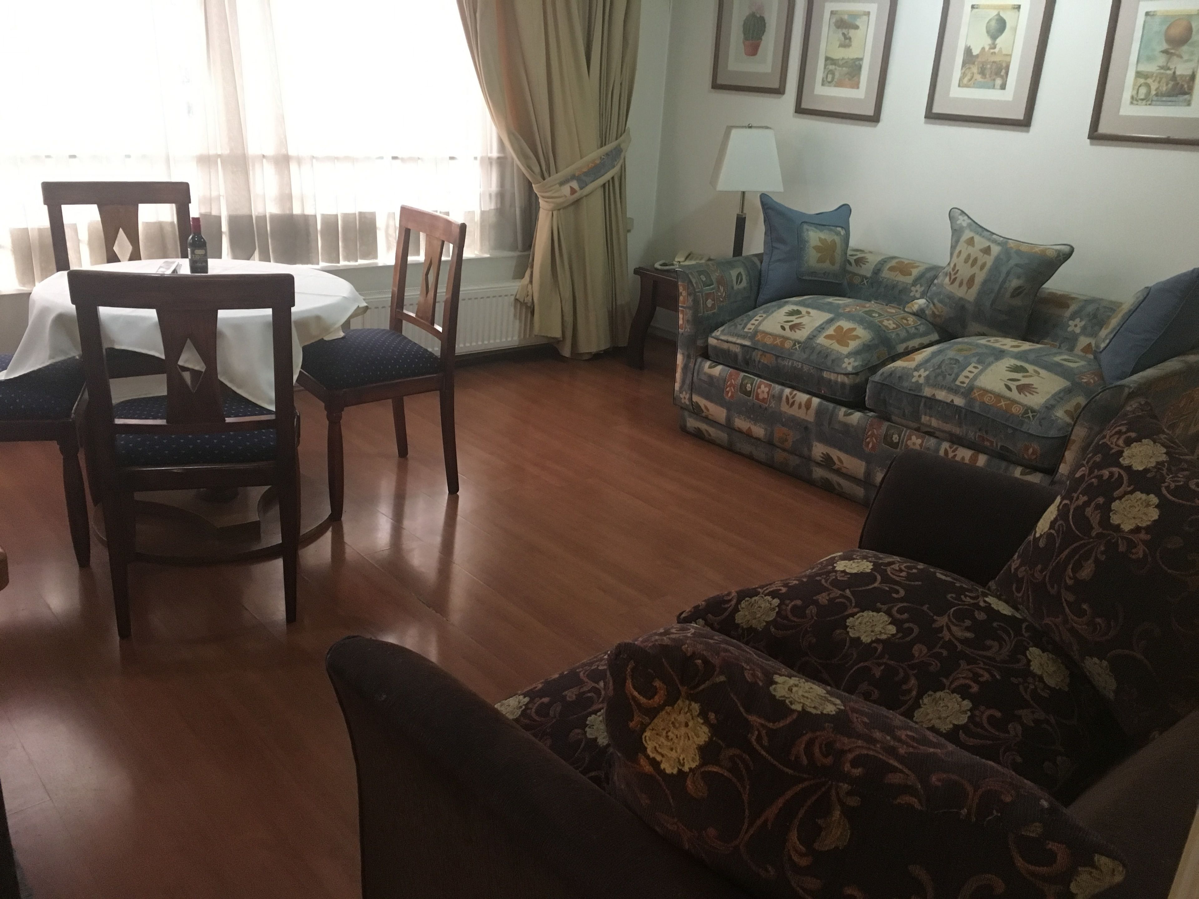 Apartamento | Minibar, cofre no quarto, cortinas/cortinados opacos 