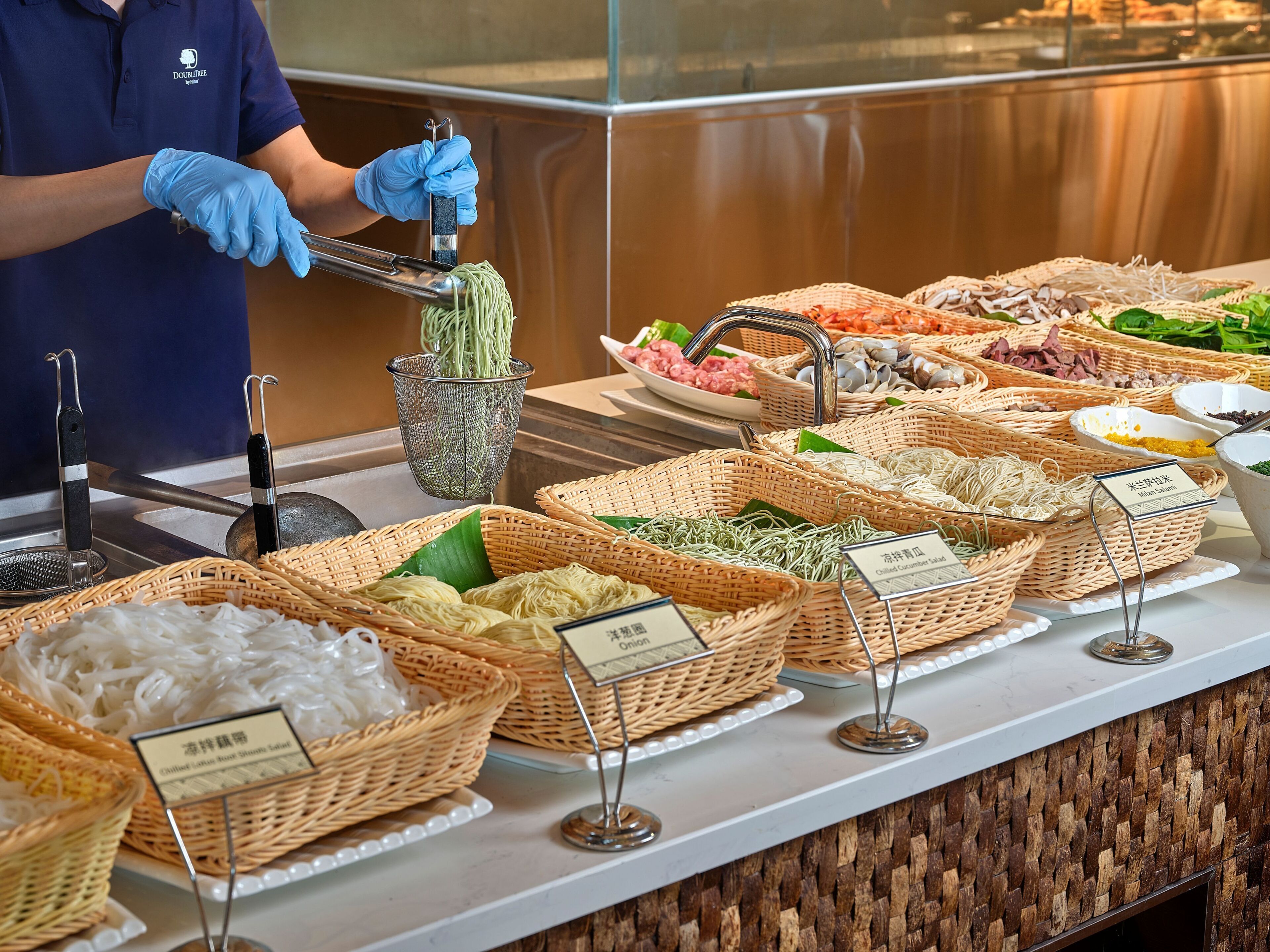 Pequeno-almoço tipo buffet diário mediante uma taxa 