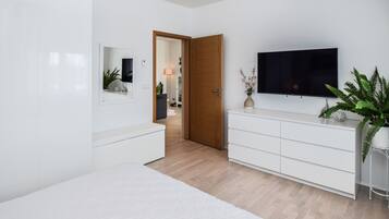 Apartamento Deluxe, 2 quartos | 2 quartos, secretária adequada para computadores portáteis