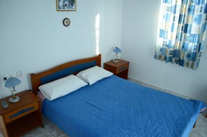 Quarto Familiar (101) | Secretária adequada para computadores portáteis 