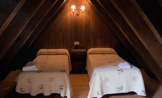 Quarto quádruplo | Berços grátis, Wi-Fi de cortesia, roupa de cama