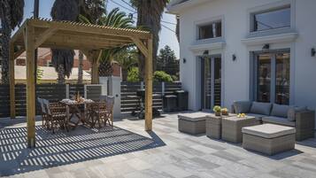 Deluxe Villa with Private Pool, Sea View (2) | Terraço/pátio interior