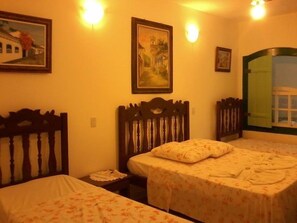 Minibar, cofre no quarto, Wi-fi grátis, roupa de cama fornecida