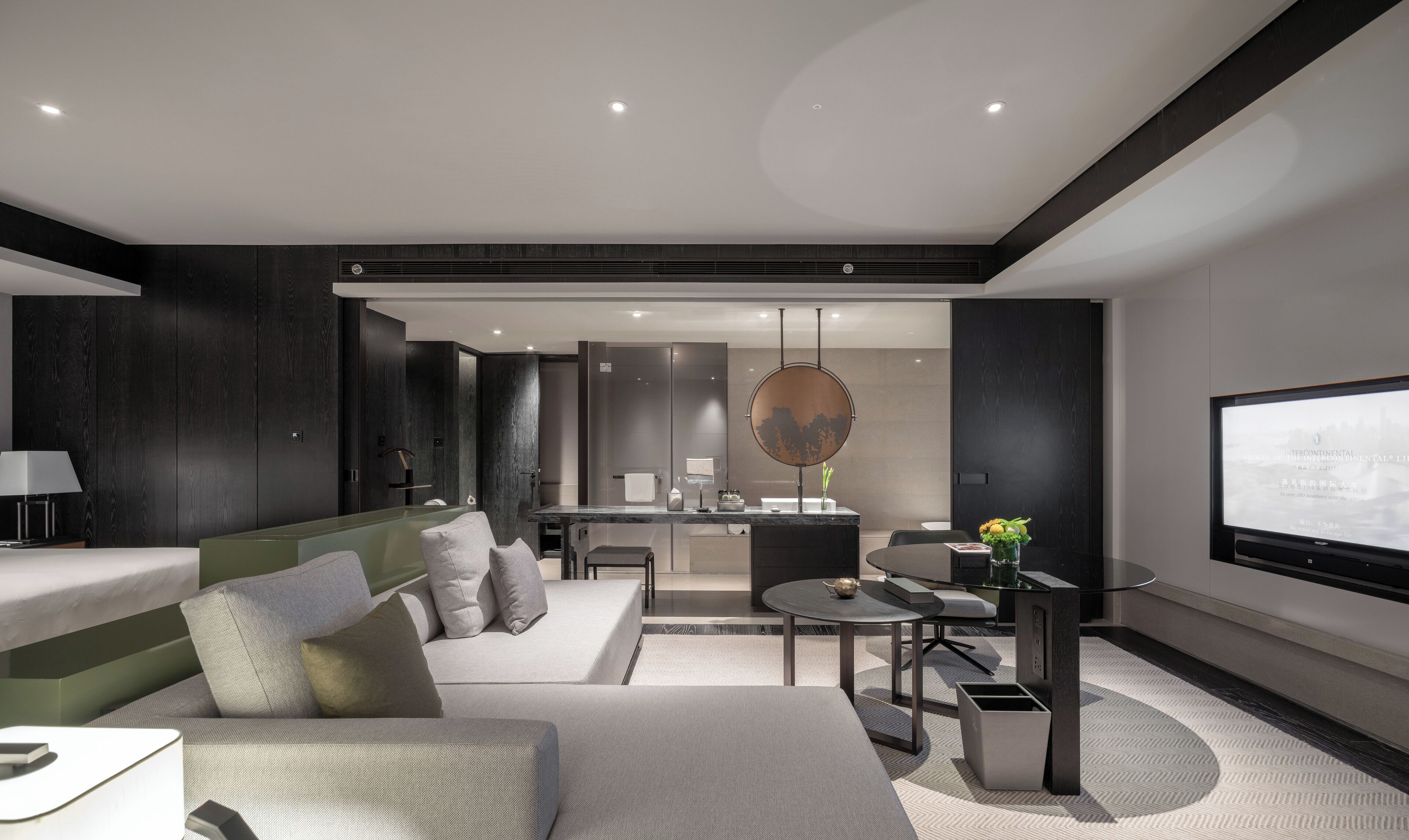 Roupa de alta qualidade, minibar, cofre no quarto 