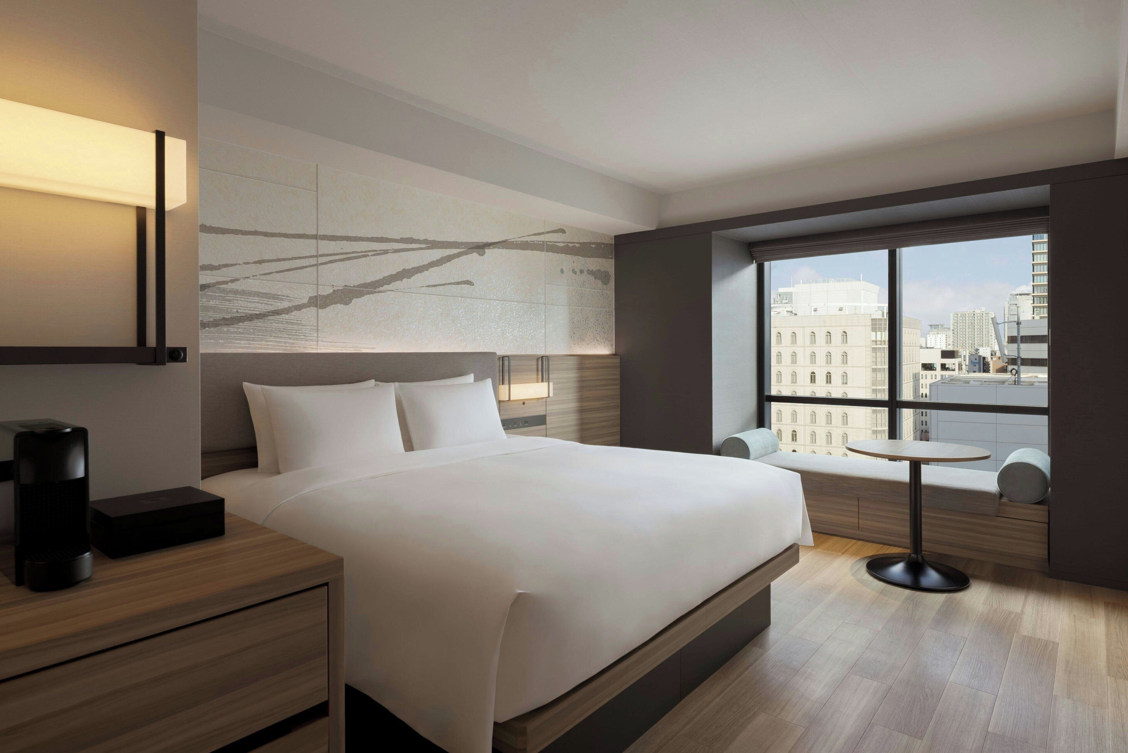 Quarto, 1 cama King, no canto (Collaboration King) | 1 quarto, camas com colchões pillow-top, cofres nos quartos