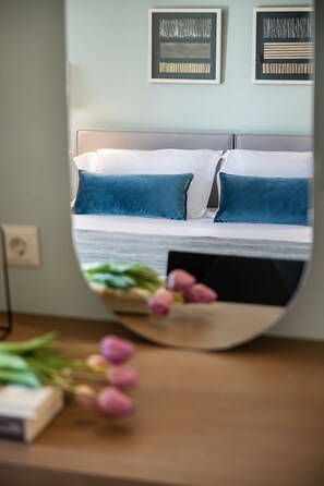 5 quartos, individualmente decorados, individualmente mobiliados