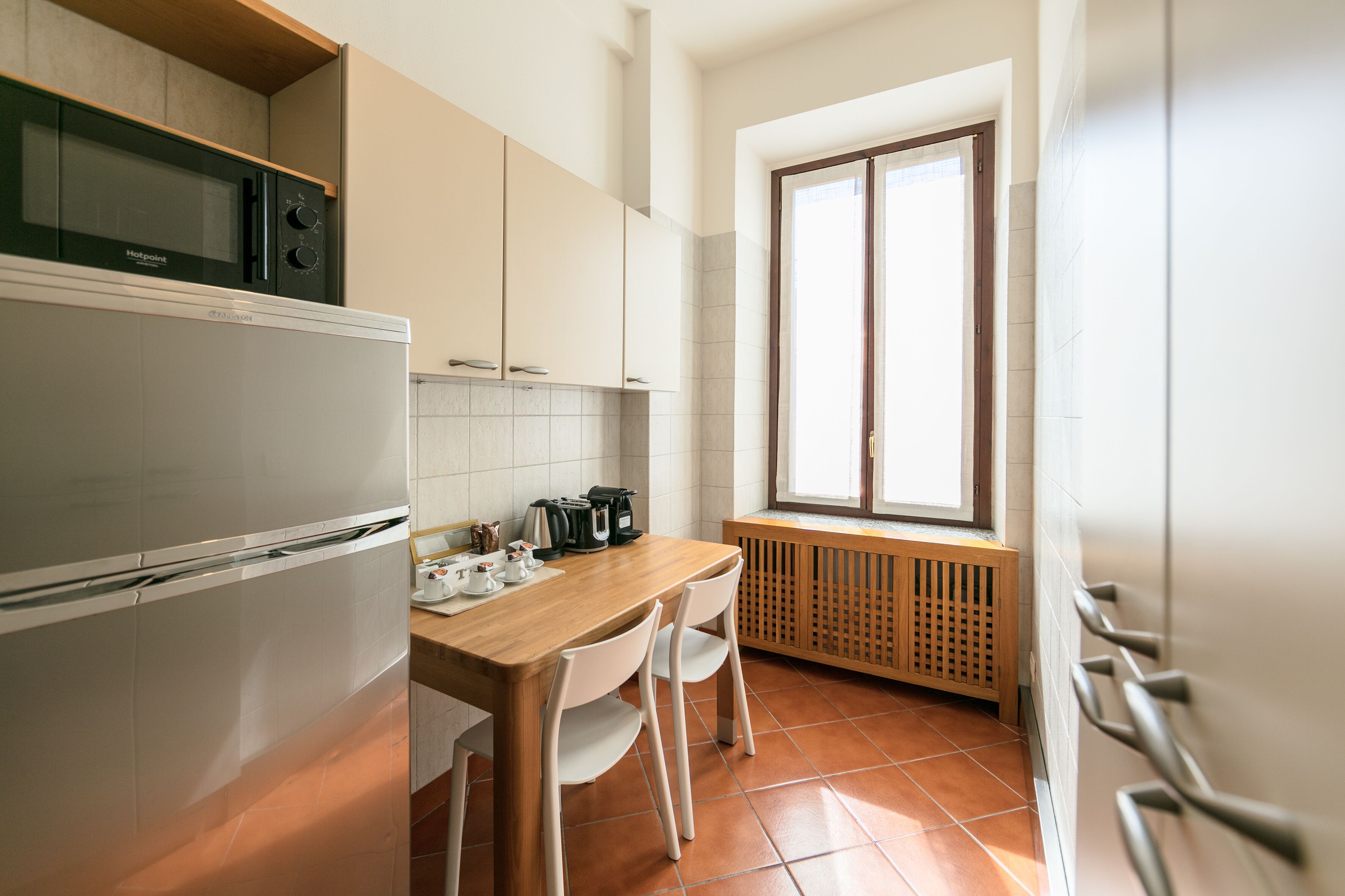 Apartamento, 3 quartos | Cozinha privada | Geladeira, micro-ondas, fogão, cooktop