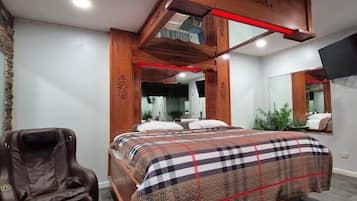 Quarto, 1 cama king-size, não fumadores, banheira de hidromassagem | Lençóis de algodão egípcio, roupa de alta qualidade, secretária
