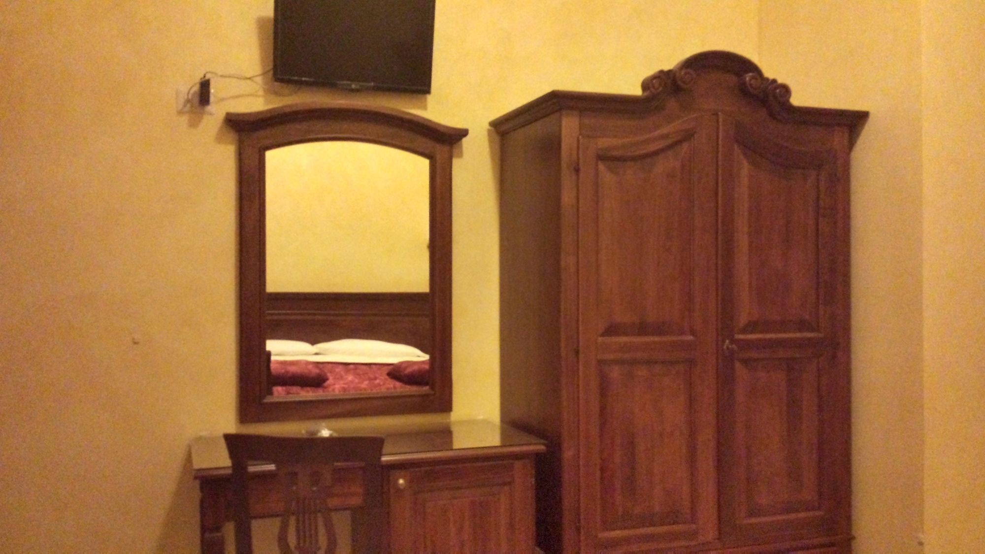 Roupa de alta qualidade, secretária, quartos insonorizados 