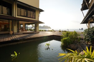 2 restaurantes, é servido café da manhã