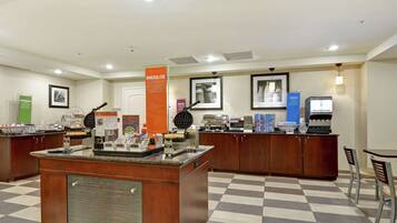 Café da manhã com buffet grátis todos os dias