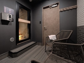 Quarto Twin, não fumadores (with Private Sauna [so-na], 31 sqm) | Cortinas/cortinados opacos, ferro/tábua de engomar 