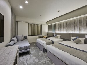 Quarto Twin Deluxe, não fumadores (with Sofa for 4 people renovated) | Cofre no quarto, cortinas/cortinados opacos 