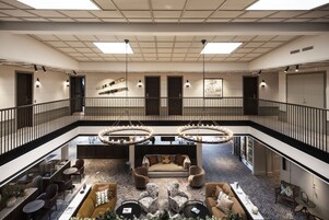 Área de estar no saguão