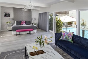Suíte família, 2 quartos | Frigobar, cofres nos quartos, individualmente decorados