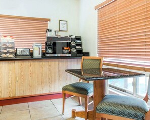 Café da manhã continental grátis todos os dias