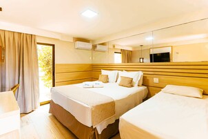 Quarto Clássico | Minibar, cofre no quarto, secretária