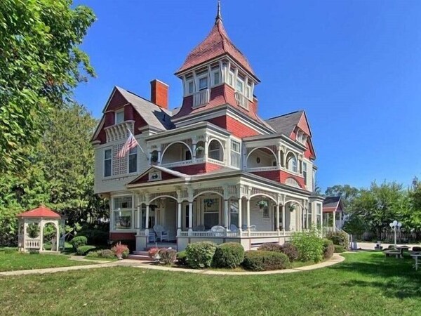 Grand Victorian B&b Inn - Alden, MI