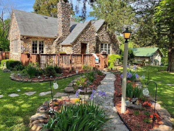 Rock Cottage Gardens B&b - Table Rock Lake