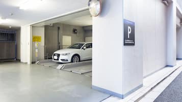 Estacionamento sem manobrista (sujeito a cobrança): JPY 2140 por diária