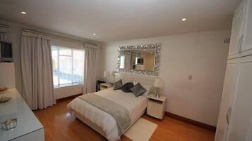 Camas Select Comfort, cofres nos quartos, escrivaninha