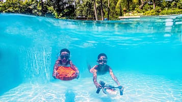 3 piscinas externas, guarda-sóis, espreguiçadeiras