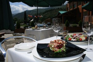 Pequenos-almoços, almoços e jantares servidos 