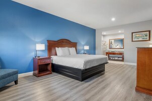 Quarto Standard, 1 cama king-size, não fumadores, frigorífico e micro-ondas | Minibar, secretária, ferro/tábua de engomar, Wi-fi grátis 