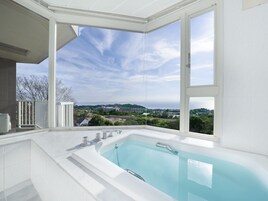 Quarto executivo, para não fumantes, vista para o oceano (Garden Green Suite Pets Not Allowed) | 1 quarto, individualmente decorados, individualmente mobiliados