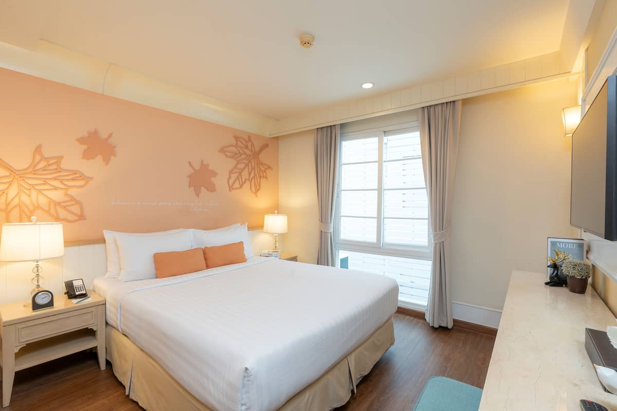 Quarto superior | Camas Select Comfort, cofres nos quartos, escrivaninha