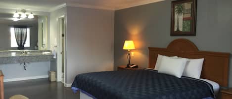 Quarto luxo, 1 cama King, para não fumantes | Wi-Fi de cortesia, roupa de cama, despertadores