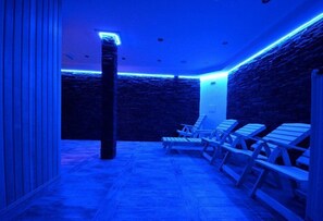 Sauna seca, banheira de hidromassagem, sauna a vapor