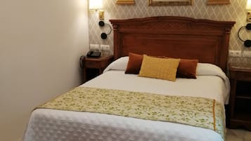 Quarto Duplo | Minibar, cofre no quarto, com decoração personalizada