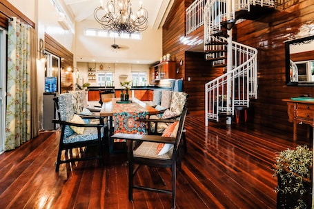 Café da manhã, almoço e jantar; culinária filipina . Hotel Kimberly Tagaytay