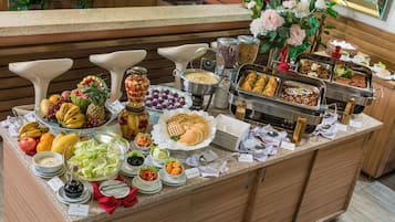 Café da manhã com buffet todos os dias (PHP 695 por pessoa)