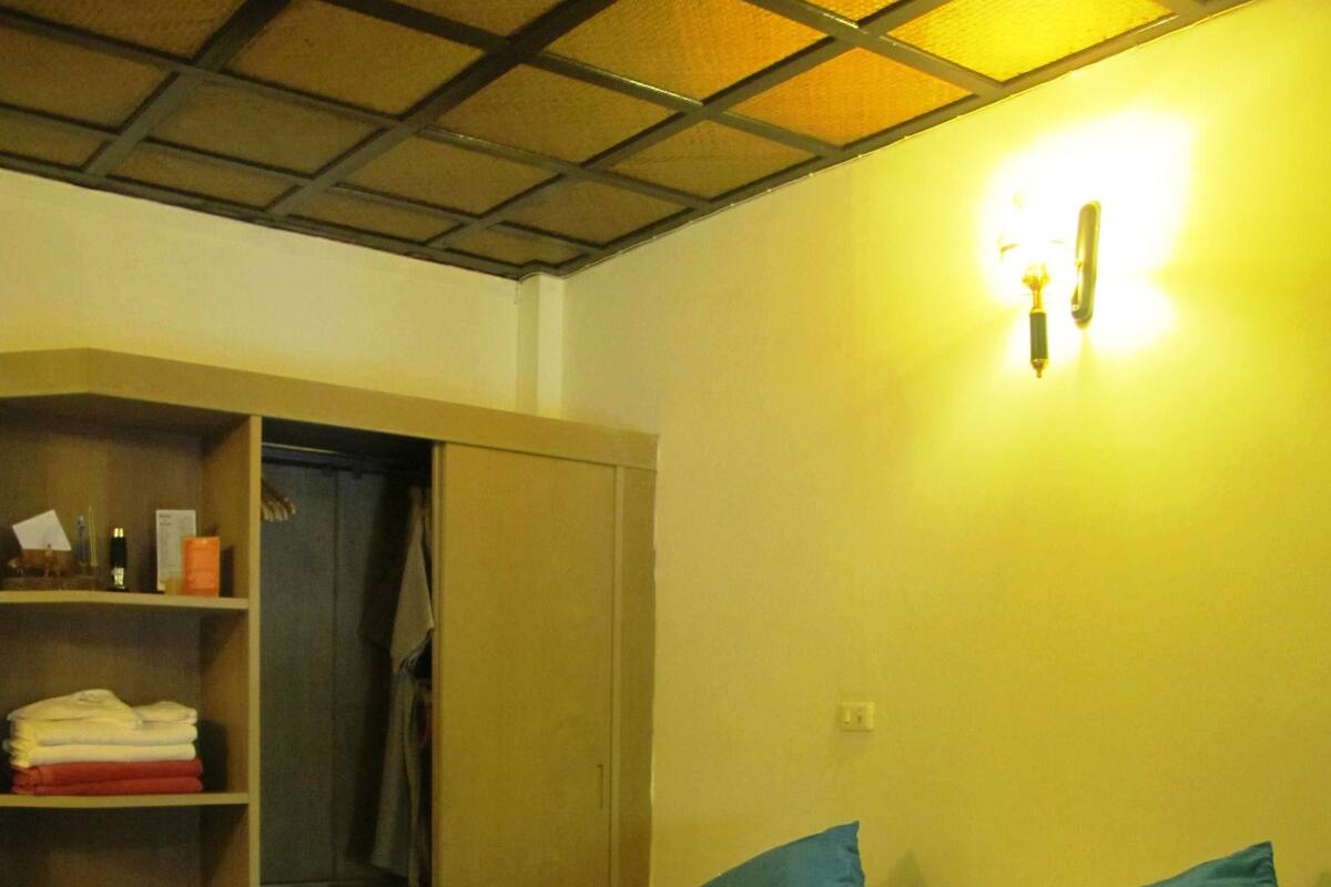 Eco Room | Minibar, cofre no quarto, secretária, cortinas/cortinados opacos