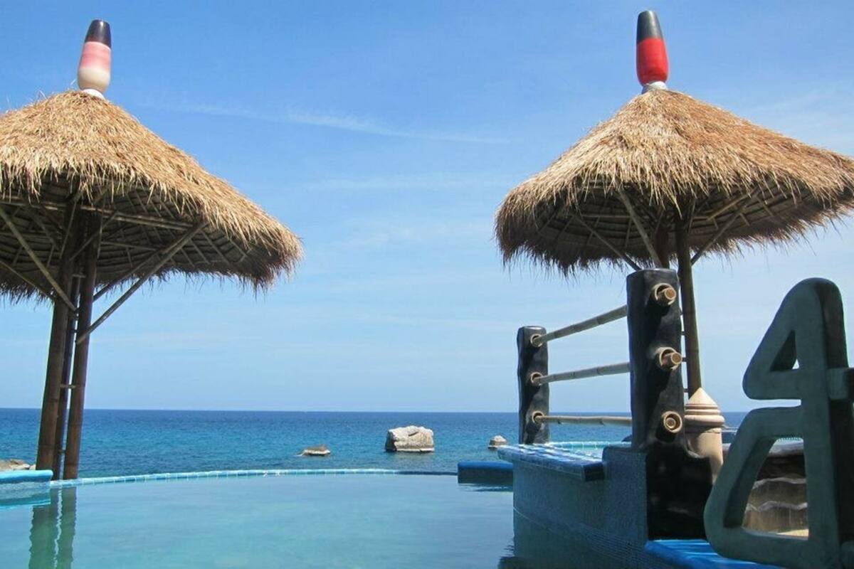 Sunset Suite 2 Bedroom with Pool | Minibar, cofre no quarto, secretária, cortinas/cortinados opacos