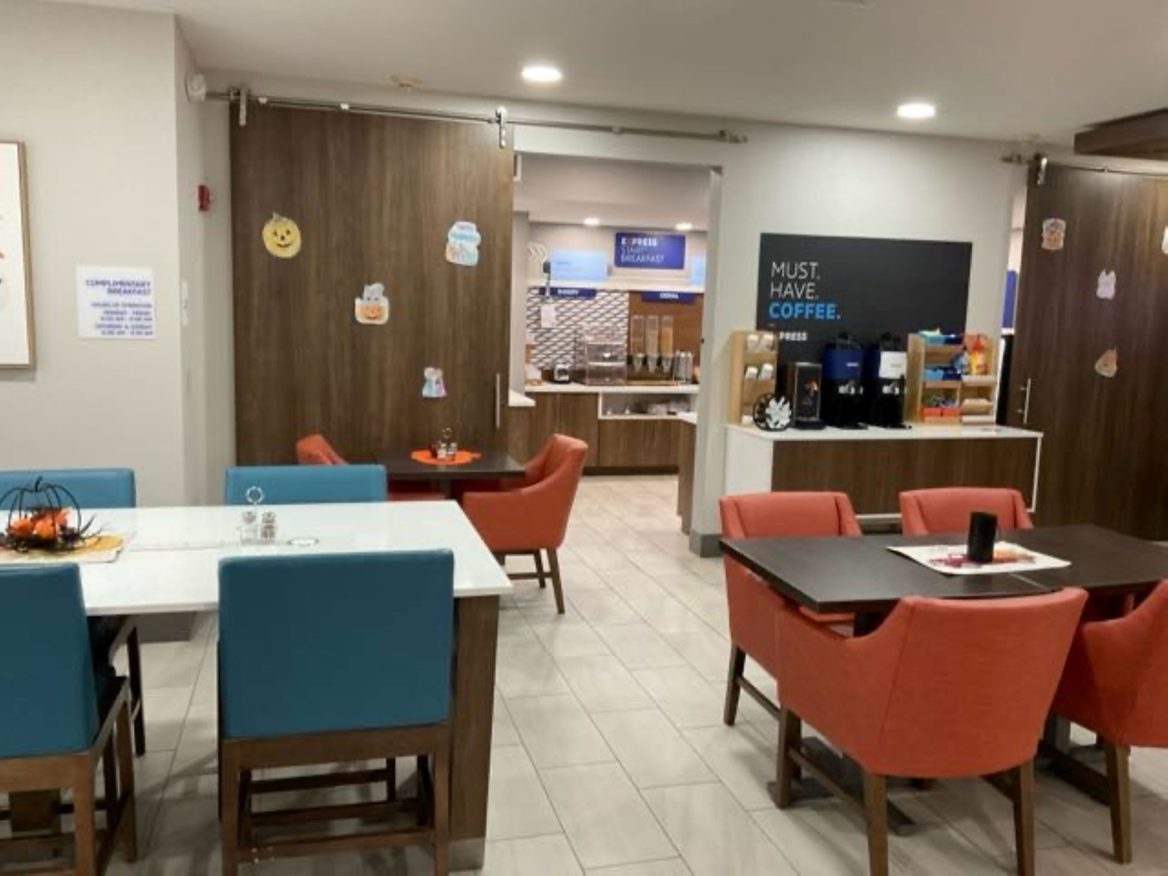 Café da manhã com buffet grátis todos os dias