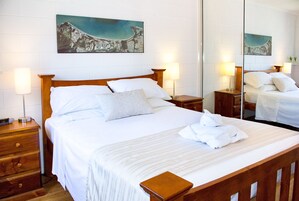 Apartamento Premium, 1 quarto | 1 quarto, roupa de alta qualidade, secretária, ferro/tábua de engomar