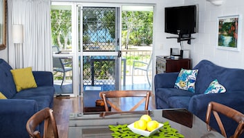 Apartamento Premium, 1 quarto | Sala de estar | Televisor LCD, leitor de DVD