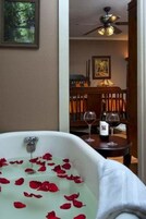 Quarto, casa de banho privativa (06 Allen Urquhart Room) | Com decoração personalizada, ferro/tábua de engomar, Wi-fi grátis 