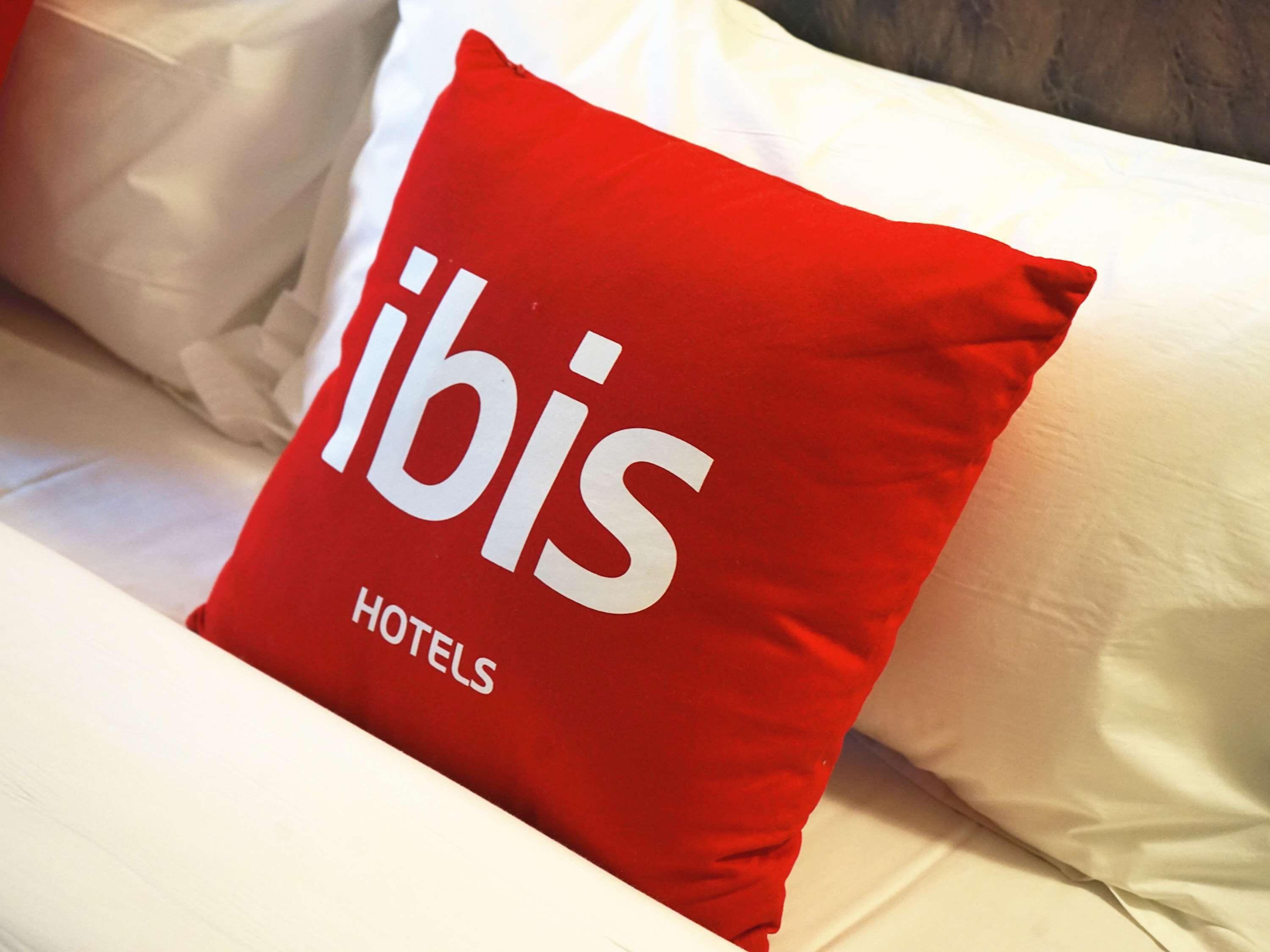 Quarto duplo standard | Camas com colchões pillow-top, cofres nos quartos