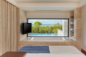 Premium Grand Infinity Suite, 1 Bedroom, Non Smoking, Sea front | Vista para a praia ou o mar