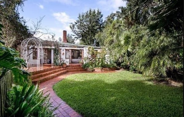 Sacred Mountain Lodge - Cape Town