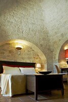 Suite Júnior, 1 cama de casal (Trullo) | Roupa de alta qualidade, minibar, cofre no quarto, secretária 