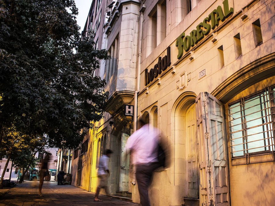 Quarto, em dormitório misto, casa de banho partilhada | Fachada do alojamento