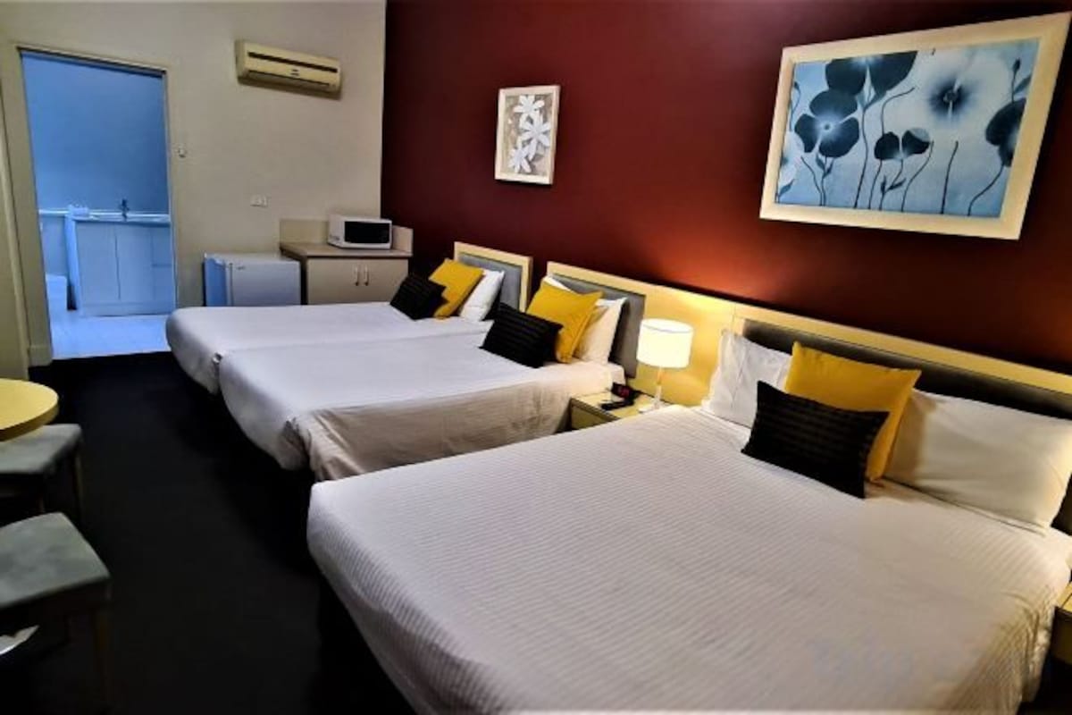 Deluxe Family Room